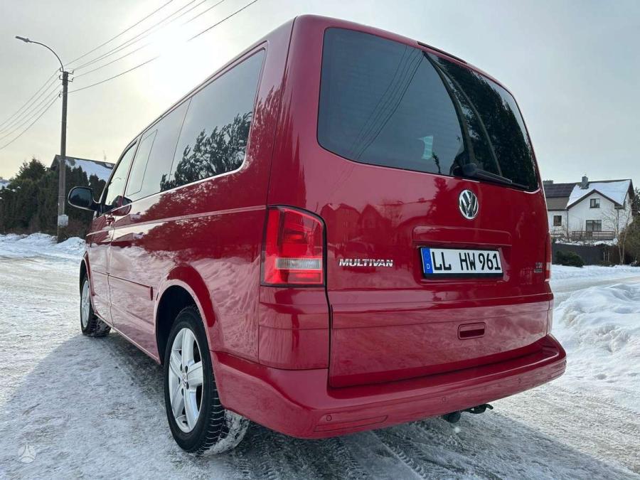 Sarkans Volkswagen Multivan 2013 Viļņa, ar dzinēja tilpumu 1.97 L un nobraukumu 297 tūkst. km par 15700 €, foto 5 vietnē AUTOMOTO.COM.LV