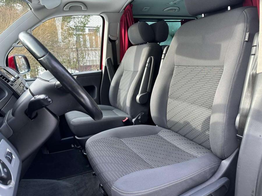 Sarkans Volkswagen Multivan 2013 Viļņa, ar dzinēja tilpumu 1.97 L un nobraukumu 297 tūkst. km par 15700 €, foto 19 vietnē AUTOMOTO.COM.LV