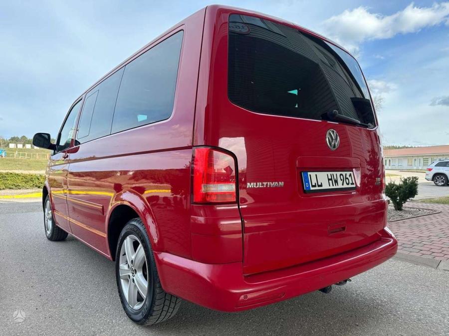 Red Volkswagen Multivan 2013 in Vilnius, with an engine capacity of 1.97 L and mileage of 297 thousand km for 13900 €, photo 6 on AUTOMOTO.COM.LV