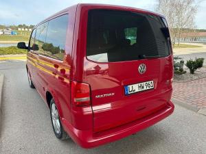 Red Volkswagen Multivan 2013 in Vilnius, with an engine capacity of 1.97 L and mileage of 297 thousand km for 13900 €, photo 7 on AUTOMOTO.COM.LV
