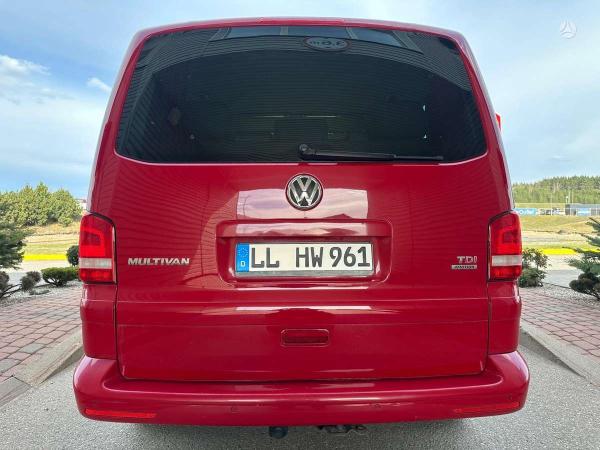 Red Volkswagen Multivan 2013 in Vilnius, with an engine capacity of 1.97 L and mileage of 297 thousand km for 13900 €, photo 7 on AUTOMOTO.COM.LV
