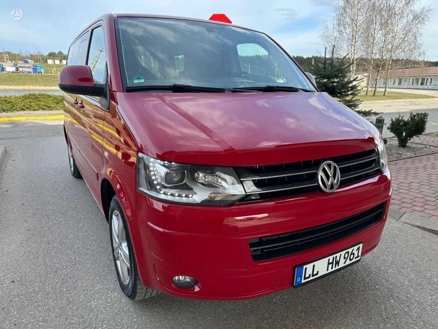 Red Volkswagen Multivan 2013 in Vilnius, with an engine capacity of 1.97 L and mileage of 297 thousand km for 13900 €, photo 11 on AUTOMOTO.COM.LV