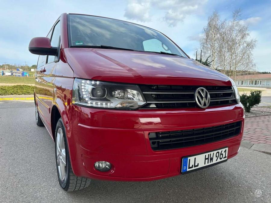 Red Volkswagen Multivan 2013 in Vilnius, with an engine capacity of 1.97 L and mileage of 297 thousand km for 13900 €, photo 12 on AUTOMOTO.COM.LV