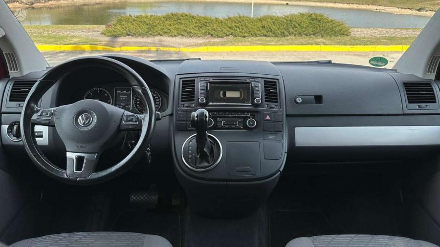 Red Volkswagen Multivan 2013 in Vilnius, with an engine capacity of 1.97 L and mileage of 297 thousand km for 13900 €, photo 18 on AUTOMOTO.COM.LV