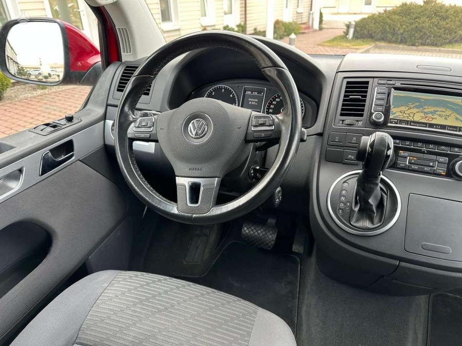 Red Volkswagen Multivan 2013 in Vilnius, with an engine capacity of 1.97 L and mileage of 297 thousand km for 13900 €, photo 19 on AUTOMOTO.COM.LV