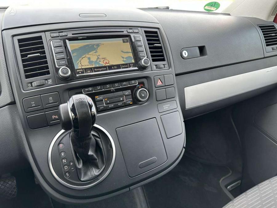 Red Volkswagen Multivan 2013 in Vilnius, with an engine capacity of 1.97 L and mileage of 297 thousand km for 13900 €, photo 20 on AUTOMOTO.COM.LV