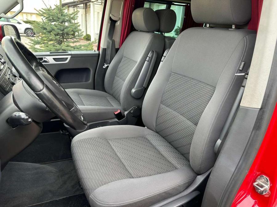 Red Volkswagen Multivan 2013 in Vilnius, with an engine capacity of 1.97 L and mileage of 297 thousand km for 13900 €, photo 21 on AUTOMOTO.COM.LV