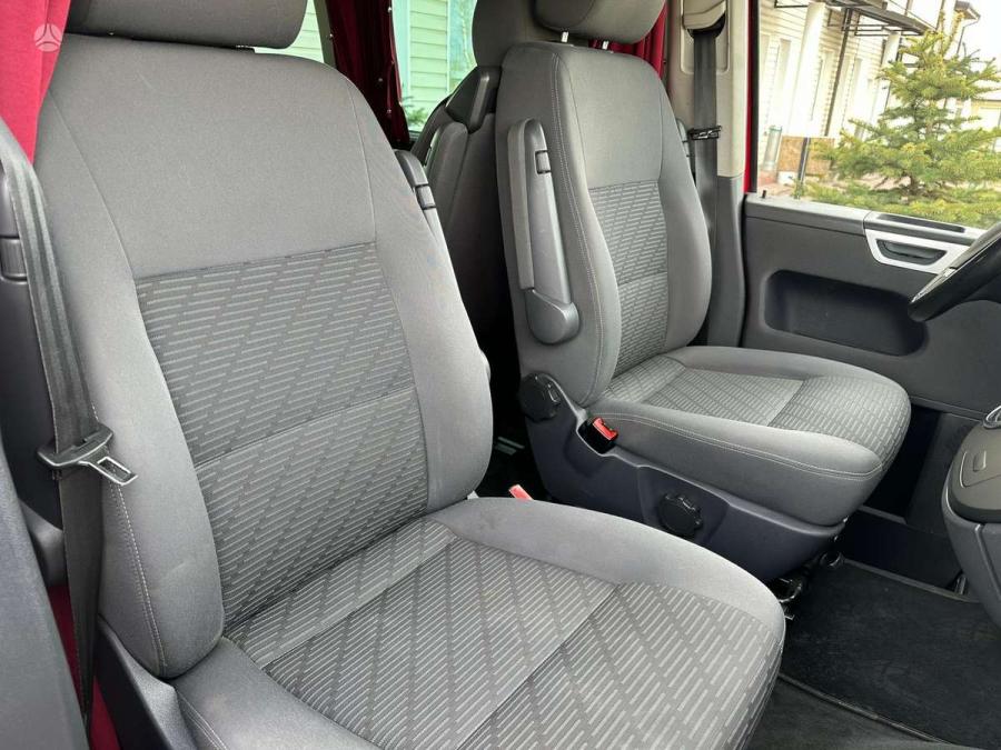 Red Volkswagen Multivan 2013 in Vilnius, with an engine capacity of 1.97 L and mileage of 297 thousand km for 13900 €, photo 22 on AUTOMOTO.COM.LV