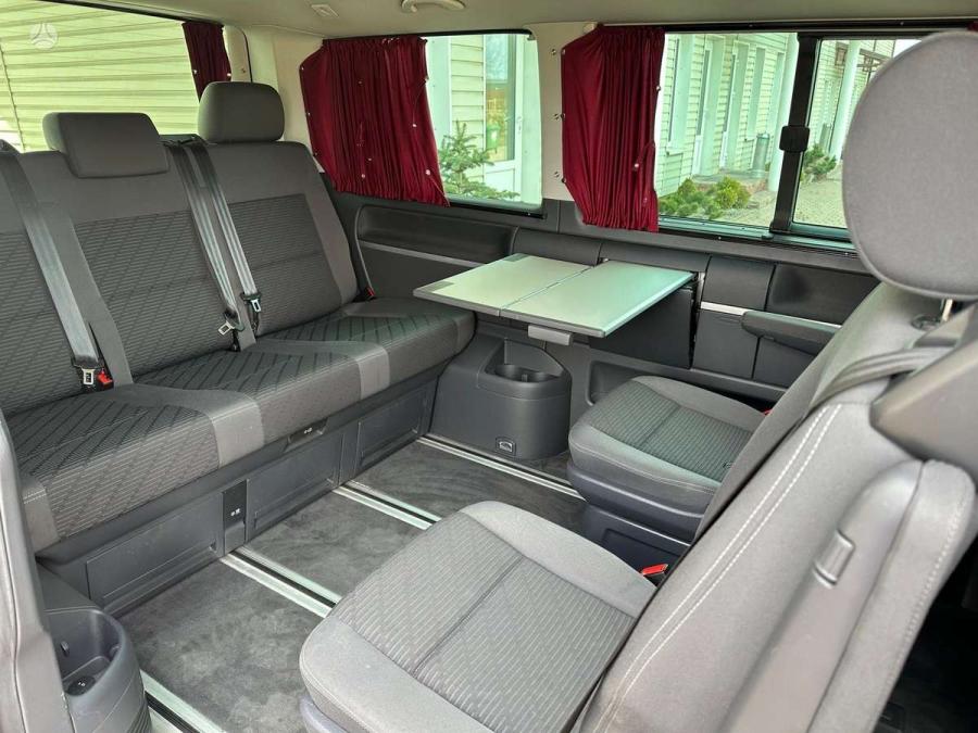 Red Volkswagen Multivan 2013 in Vilnius, with an engine capacity of 1.97 L and mileage of 297 thousand km for 13900 €, photo 23 on AUTOMOTO.COM.LV
