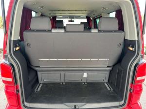 Red Volkswagen Multivan 2013 in Vilnius, with an engine capacity of 1.97 L and mileage of 297 thousand km for 13900 €, photo 30 on AUTOMOTO.COM.LV