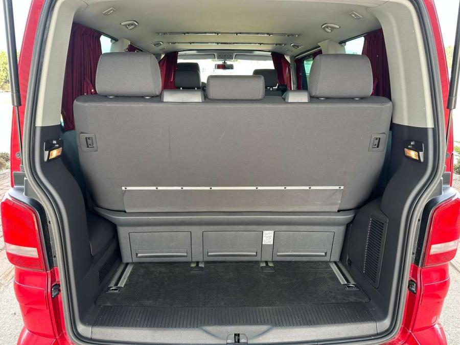 Red Volkswagen Multivan 2013 in Vilnius, with an engine capacity of 1.97 L and mileage of 297 thousand km for 13900 €, photo 30 on AUTOMOTO.COM.LV