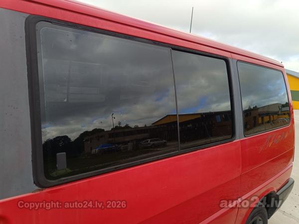 Red Volkswagen Multivan 1994 in Tartu, with an engine capacity of 2.40 L and mileage of 356 thousand km for 950 €, photo 9 on AUTOMOTO.COM.LV