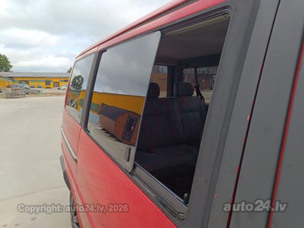 Red Volkswagen Multivan 1994 in Tartu, with an engine capacity of 2.40 L and mileage of 356 thousand km for 950 €, photo 10 on AUTOMOTO.COM.LV