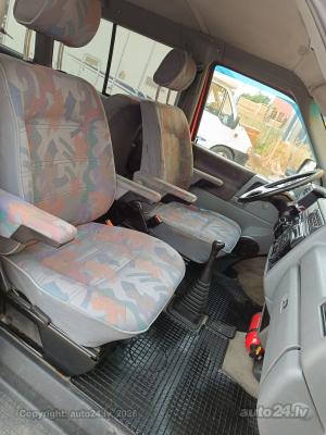 Sarkans Volkswagen Multivan 1994 Tartu, ar dzinēja tilpumu 2.40 L un nobraukumu 356 tūkst. km par 950 €, foto 14 vietnē AUTOMOTO.COM.LV
