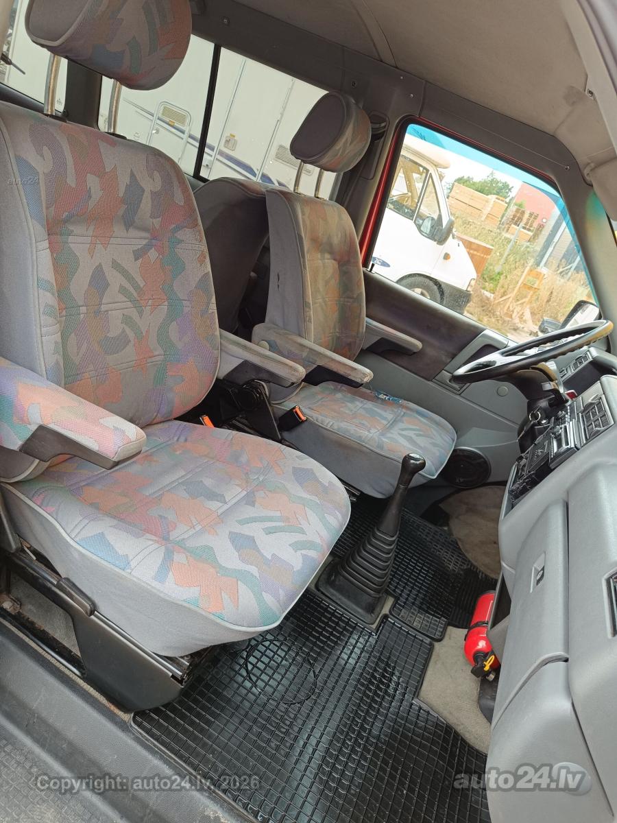 Sarkans Volkswagen Multivan 1994 Tartu, ar dzinēja tilpumu 2.40 L un nobraukumu 356 tūkst. km par 950 €, foto 14 vietnē AUTOMOTO.COM.LV