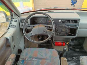 Sarkans Volkswagen Multivan 1994 Tartu, ar dzinēja tilpumu 2.40 L un nobraukumu 356 tūkst. km par 950 €, foto 16 vietnē AUTOMOTO.COM.LV