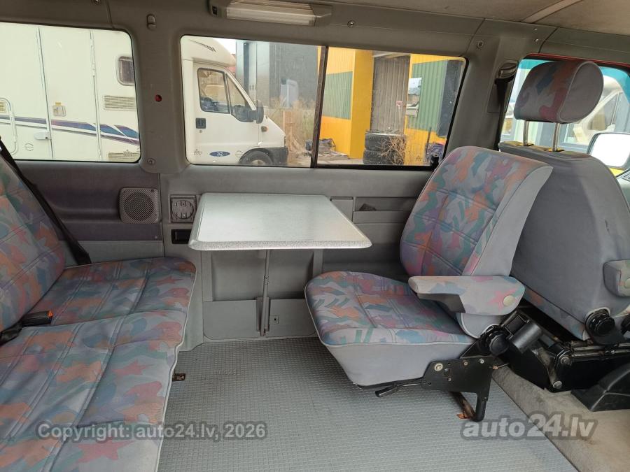 Sarkans Volkswagen Multivan 1994 Tartu, ar dzinēja tilpumu 2.40 L un nobraukumu 356 tūkst. km par 950 €, foto 17 vietnē AUTOMOTO.COM.LV
