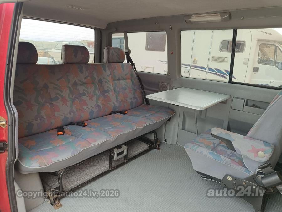 Sarkans Volkswagen Multivan 1994 Tartu, ar dzinēja tilpumu 2.40 L un nobraukumu 356 tūkst. km par 950 €, foto 18 vietnē AUTOMOTO.COM.LV