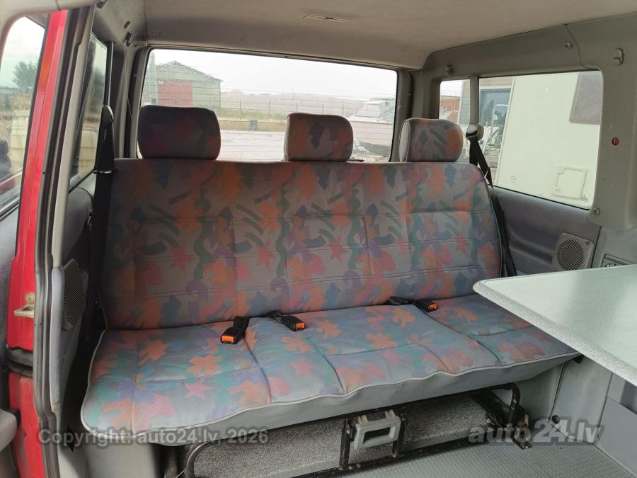 Sarkans Volkswagen Multivan 1994 Tartu, ar dzinēja tilpumu 2.40 L un nobraukumu 356 tūkst. km par 950 €, foto 19 vietnē AUTOMOTO.COM.LV