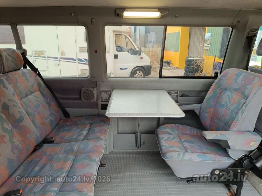 Sarkans Volkswagen Multivan 1994 Tartu, ar dzinēja tilpumu 2.40 L un nobraukumu 356 tūkst. km par 950 €, foto 20 vietnē AUTOMOTO.COM.LV