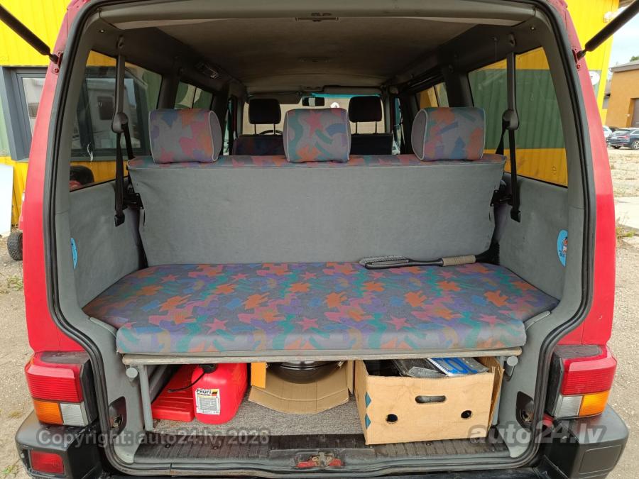 Sarkans Volkswagen Multivan 1994 Tartu, ar dzinēja tilpumu 2.40 L un nobraukumu 356 tūkst. km par 950 €, foto 21 vietnē AUTOMOTO.COM.LV