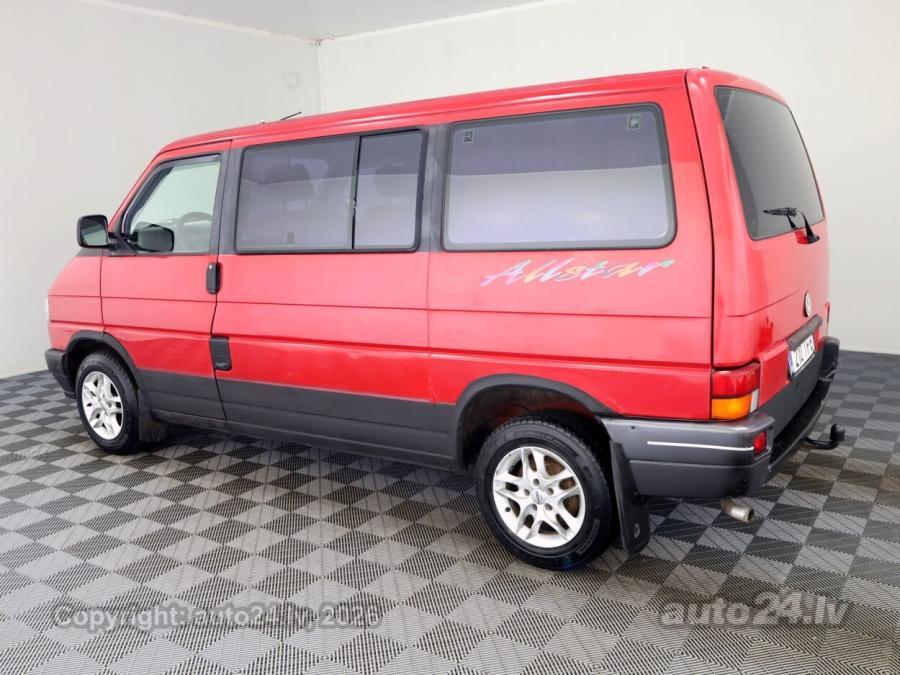 Red Volkswagen Multivan 1995 in Tallinn, with an engine capacity of 2.50 L and mileage of 258 thousand km for 1699 €, photo 4 on AUTOMOTO.COM.LV