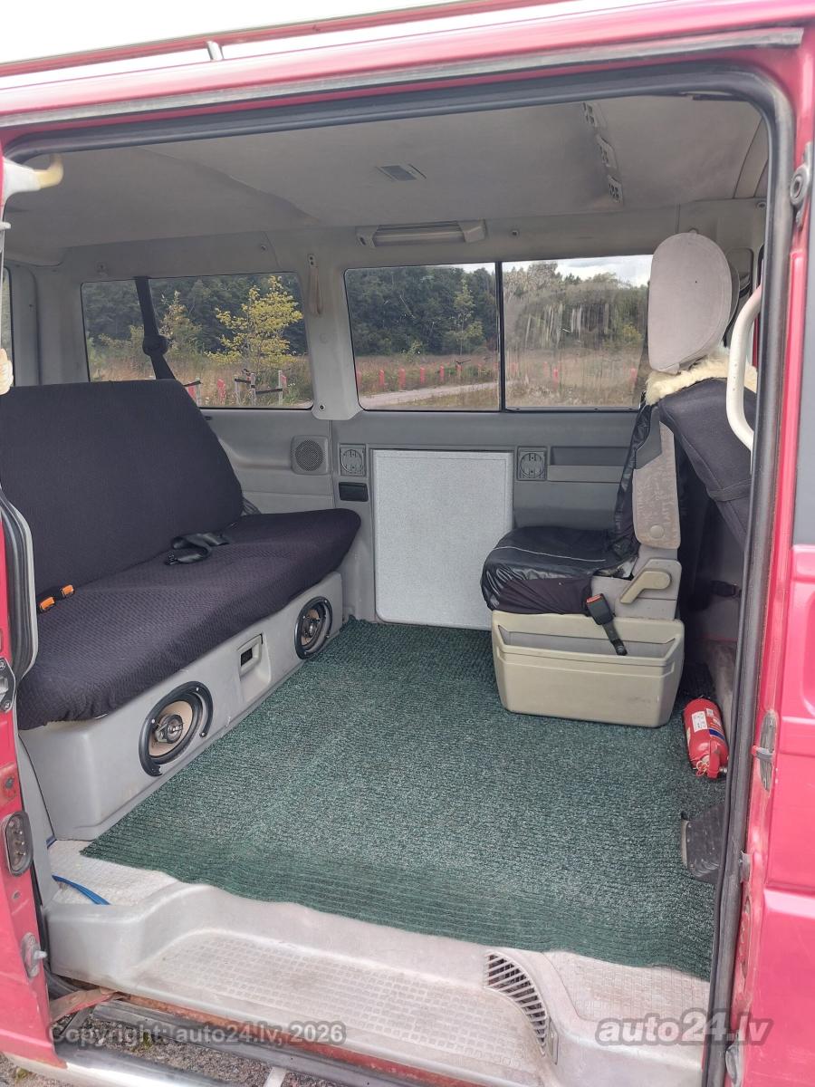 Sarkans Volkswagen Multivan 1996 Sindi, ar dzinēja tilpumu 2.50 L un nobraukumu 489 tūkst. km par 6000 €, foto 5 vietnē AUTOMOTO.COM.LV
