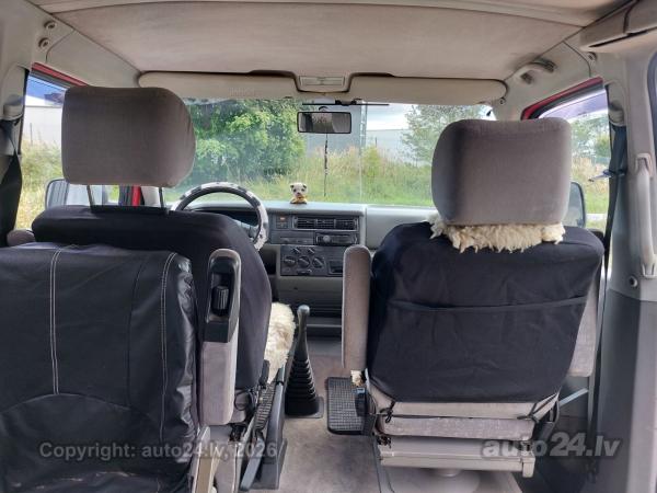 Sarkans Volkswagen Multivan 1996 Sindi, ar dzinēja tilpumu 2.50 L un nobraukumu 489 tūkst. km par 6000 €, foto 8 vietnē AUTOMOTO.COM.LV