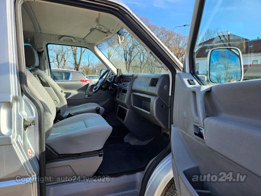 Volkswagen Multivan 2002 Tallina, ar dzinēja tilpumu 2.50 L un nobraukumu 351 tūkst. km par 7000 €, foto 8 vietnē AUTOMOTO.COM.LV