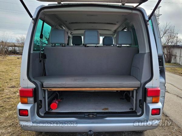 Volkswagen Multivan 2002 Tallina, ar dzinēja tilpumu 2.50 L un nobraukumu 351 tūkst. km par 7000 €, foto 11 vietnē AUTOMOTO.COM.LV