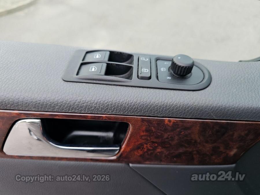 Volkswagen Multivan 2013 in Paide, with an engine capacity of 2.00 L and mileage of 280 thousand km for 16800 €, photo 15 on AUTOMOTO.COM.LV