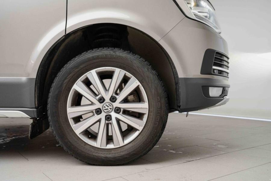 Volkswagen Multivan 2017 Peetri, ar dzinēja tilpumu 2.00 L un nobraukumu 221 tūkst. km par 25196 €, foto 16 vietnē AUTOMOTO.COM.LV