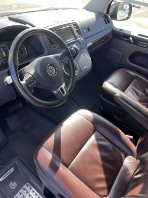 Violet Volkswagen Multivan 2013 in Vilnius, with an engine capacity of 1.97 L and mileage of 232 thousand km for 22200 €, photo 14 on AUTOMOTO.COM.LV