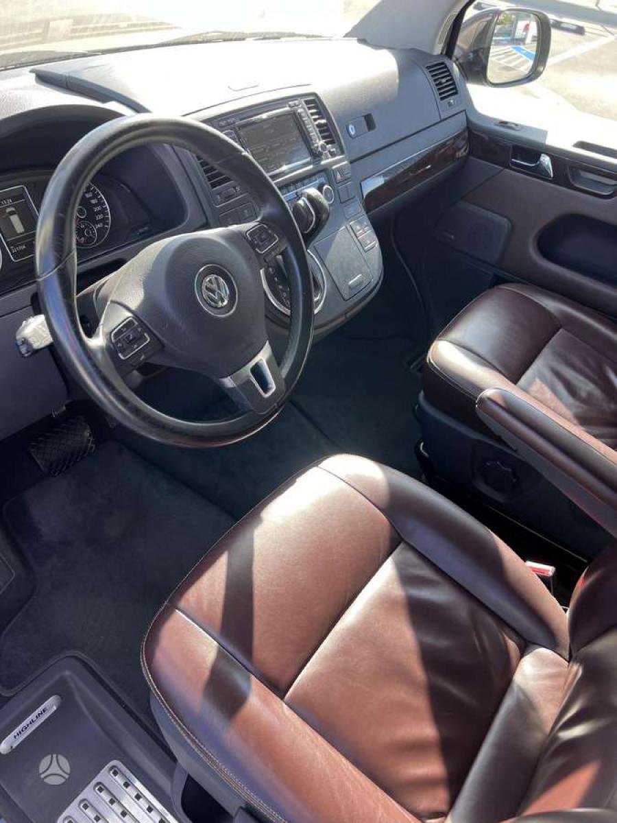Violet Volkswagen Multivan 2013 in Vilnius, with an engine capacity of 1.97 L and mileage of 232 thousand km for 22200 €, photo 14 on AUTOMOTO.COM.LV
