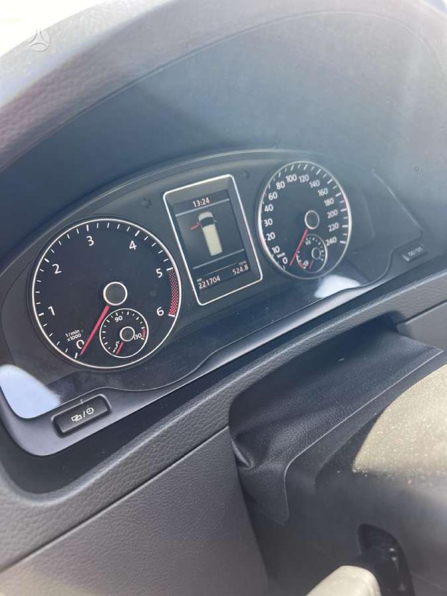 Violet Volkswagen Multivan 2013 in Vilnius, with an engine capacity of 1.97 L and mileage of 232 thousand km for 22200 €, photo 19 on AUTOMOTO.COM.LV