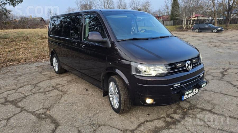 Violet Volkswagen Multivan 2015 in Valmiera, with an engine capacity of 2.00 L and mileage of 252 thousand km for 21000 €, photo 3 on AUTOMOTO.COM.LV