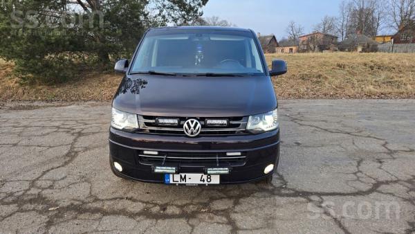 Violet Volkswagen Multivan 2015 in Valmiera, with an engine capacity of 2.00 L and mileage of 252 thousand km for 21000 €, photo 4 on AUTOMOTO.COM.LV