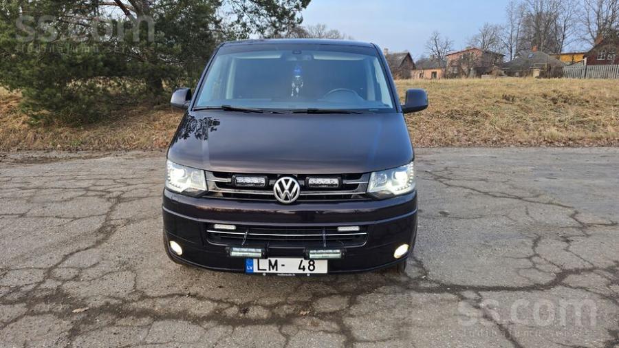 Violet Volkswagen Multivan 2015 in Valmiera, with an engine capacity of 2.00 L and mileage of 252 thousand km for 21000 €, photo 4 on AUTOMOTO.COM.LV
