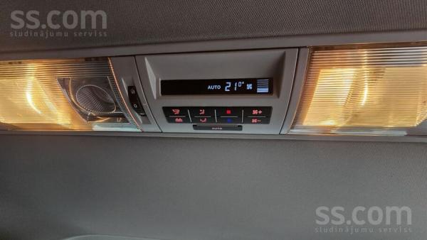 Violet Volkswagen Multivan 2015 in Valmiera, with an engine capacity of 2.00 L and mileage of 252 thousand km for 21000 €, photo 11 on AUTOMOTO.COM.LV