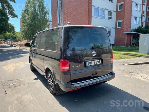 Violet Volkswagen Multivan 2015 in Riga, with an engine capacity of 2.00 L and mileage of 178 thousand km for 23000 €, photo 4 on AUTOMOTO.COM.LV