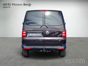 Violet Volkswagen Multivan 2016 in Riga, with an engine capacity of 2.00 L and mileage of 286 thousand km for 20200 €, photo 5 on AUTOMOTO.COM.LV
