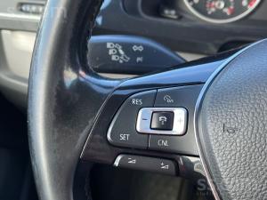 Violet Volkswagen Multivan 2016 in Riga, with an engine capacity of 2.00 L and mileage of 286 thousand km for 20200 €, photo 17 on AUTOMOTO.COM.LV