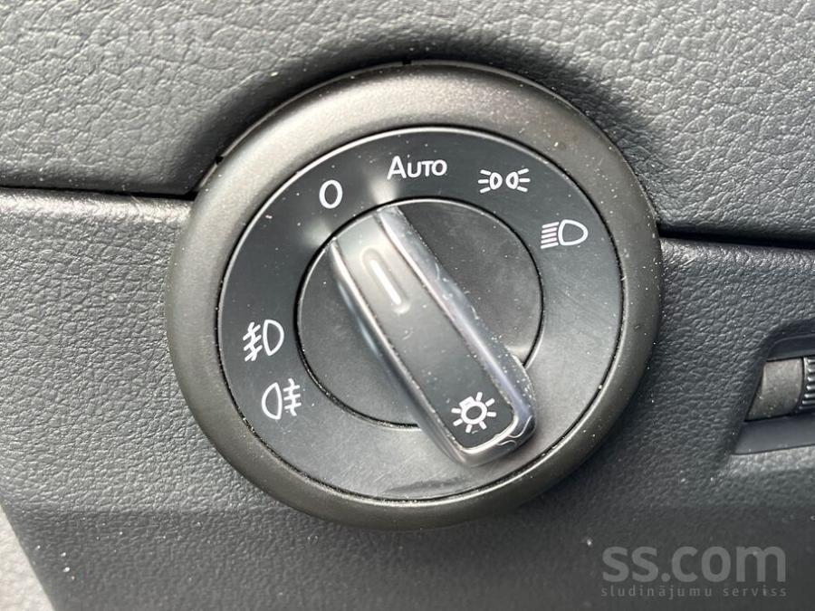 Violet Volkswagen Multivan 2016 in Riga, with an engine capacity of 2.00 L and mileage of 286 thousand km for 20200 €, photo 19 on AUTOMOTO.COM.LV