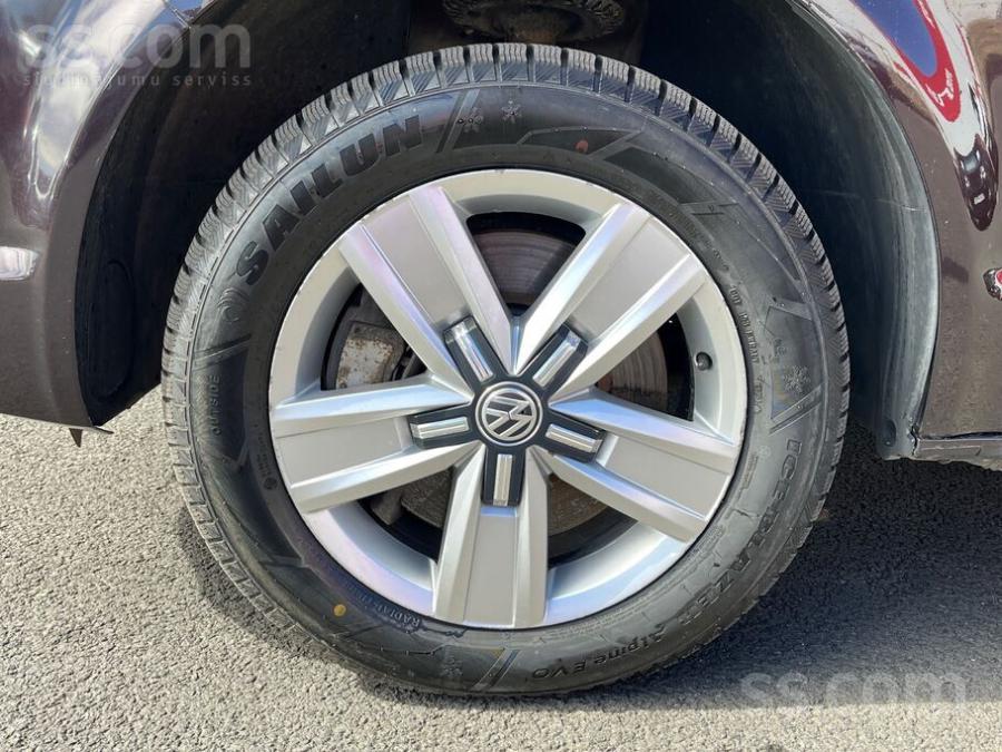 Violet Volkswagen Multivan 2016 in Riga, with an engine capacity of 2.00 L and mileage of 286 thousand km for 20200 €, photo 24 on AUTOMOTO.COM.LV