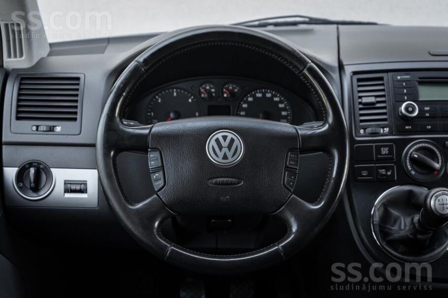 Violets Volkswagen Multivan 2007 Rīga, ar dzinēja tilpumu 2.50 L un nobraukumu 337 tūkst. km par 8950 €, foto 17 vietnē AUTOMOTO.COM.LV