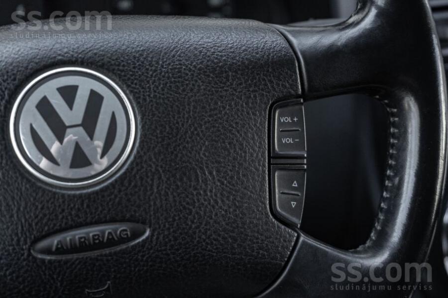 Violets Volkswagen Multivan 2007 Rīga, ar dzinēja tilpumu 2.50 L un nobraukumu 337 tūkst. km par 8950 €, foto 18 vietnē AUTOMOTO.COM.LV