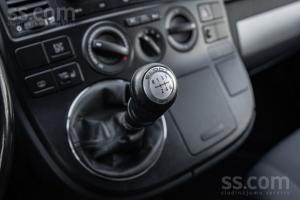 Violets Volkswagen Multivan 2007 Rīga, ar dzinēja tilpumu 2.50 L un nobraukumu 337 tūkst. km par 8950 €, foto 20 vietnē AUTOMOTO.COM.LV