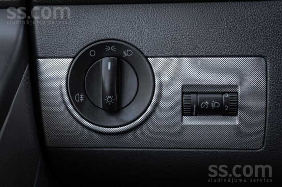 Violets Volkswagen Multivan 2007 Rīga, ar dzinēja tilpumu 2.50 L un nobraukumu 337 tūkst. km par 8950 €, foto 23 vietnē AUTOMOTO.COM.LV