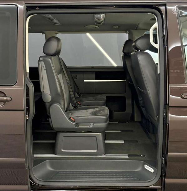 Violet Volkswagen Multivan 2010 in Marijampole, with an engine capacity of 1.97 L and mileage of 257 thousand km for 15999 €, photo 7 on AUTOMOTO.COM.LV