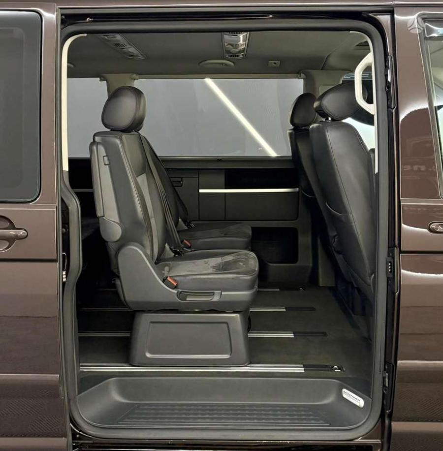Violet Volkswagen Multivan 2010 in Marijampole, with an engine capacity of 1.97 L and mileage of 257 thousand km for 15999 €, photo 7 on AUTOMOTO.COM.LV